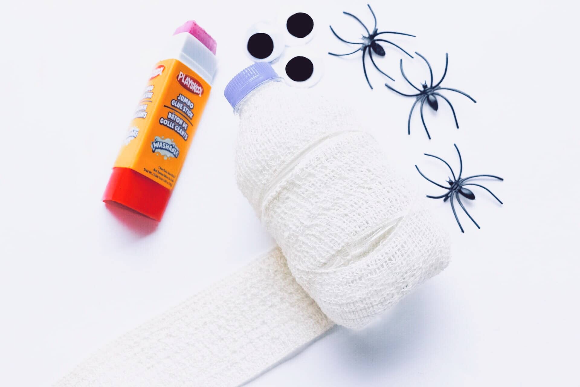 DIY Mummy Water Bottles Are A Festive Halloween Craft
