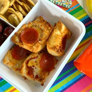 The Best Mini Pizzas Recipe - Simple School Lunch Ideas