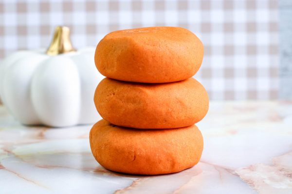 Easy DIY Pumpkin Spice Playdough Recipe for Fall