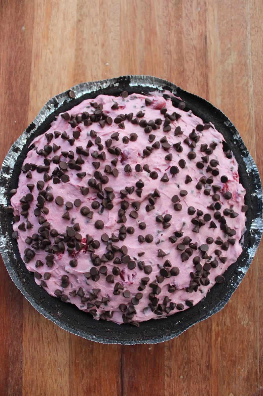 Easy and Delicious No-Bake Cherry Chocolate Chip Pie Recipe