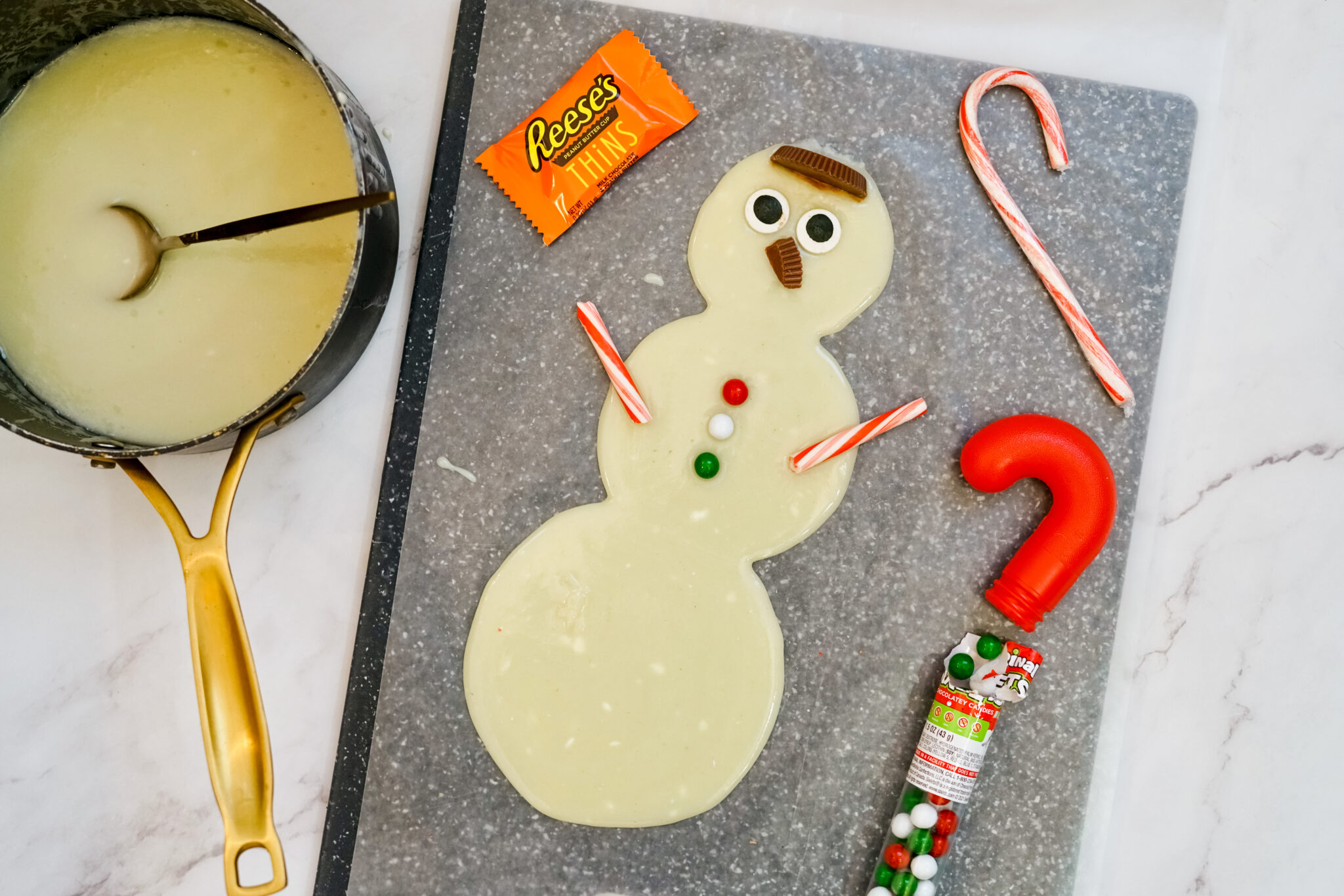 A Delicious Snowman Shape White Chocolate Bark Recipe for the Winter ...